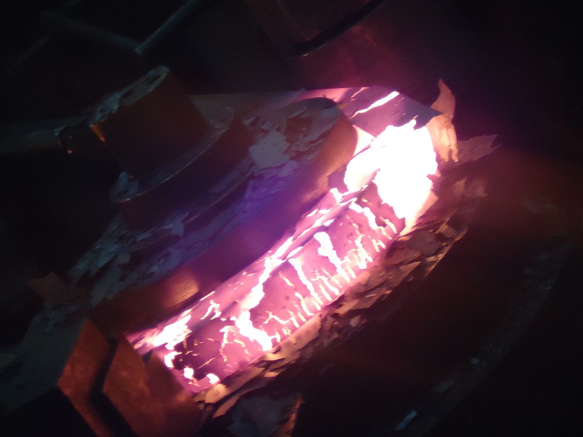 Procédé par forgeage à chaud pour la réalisation de fixations sur mesure